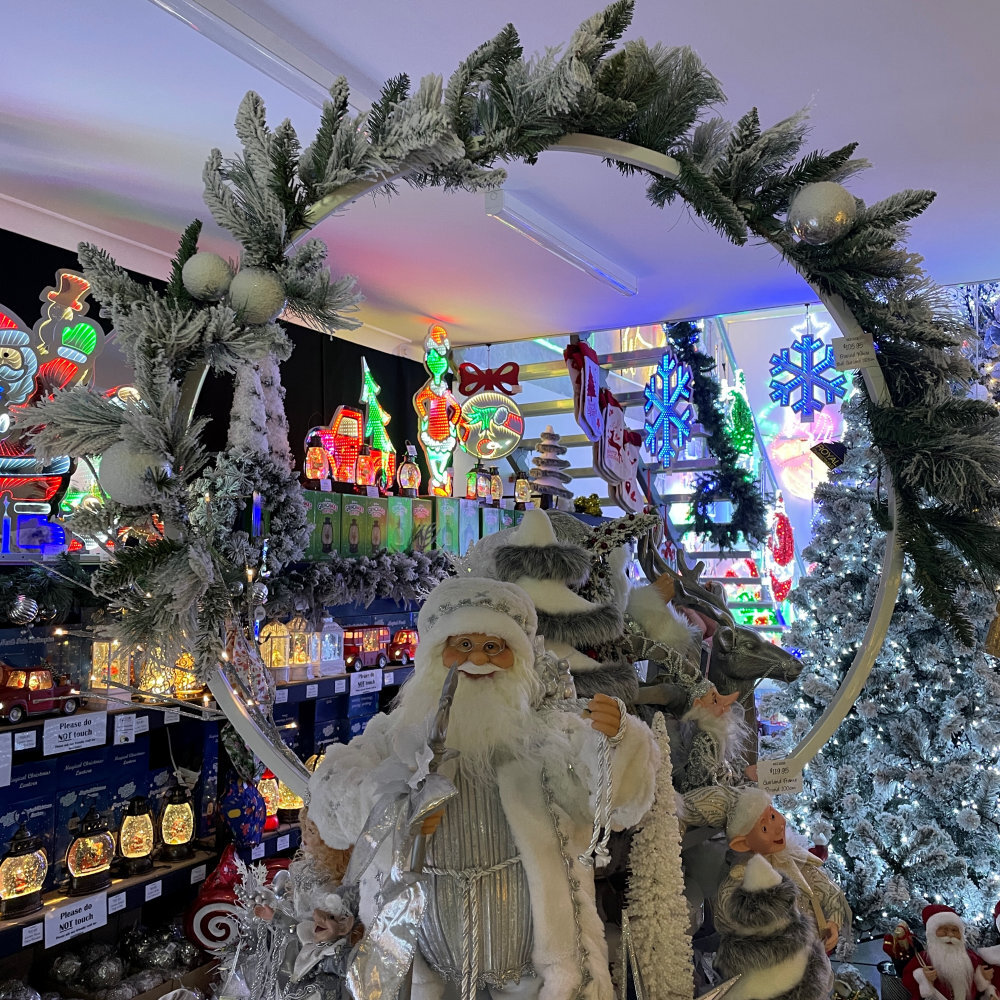 White iron Garland Frame Round 100cm | Christmas Complete