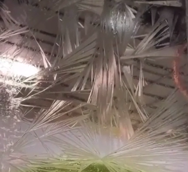 Santa Ice Crystals spray for glass 5oz | We'll make your Christmas Complete