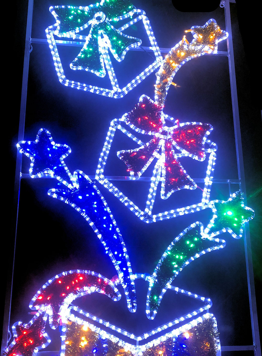 Present Burst Motif 200cm | Christmas Complete