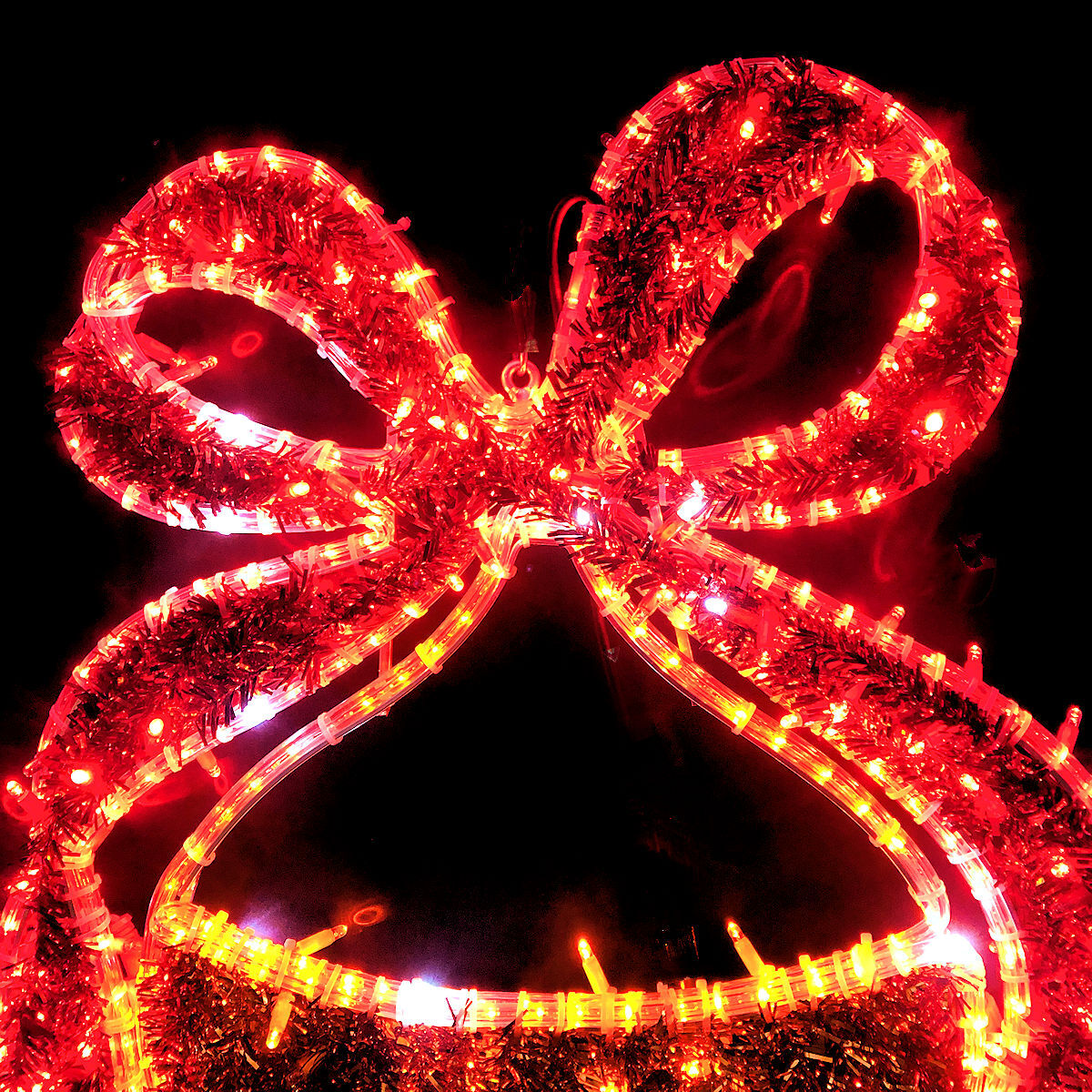 Teardrop Bauble w. Red Bow Rope Light Motif | Christmas Complete