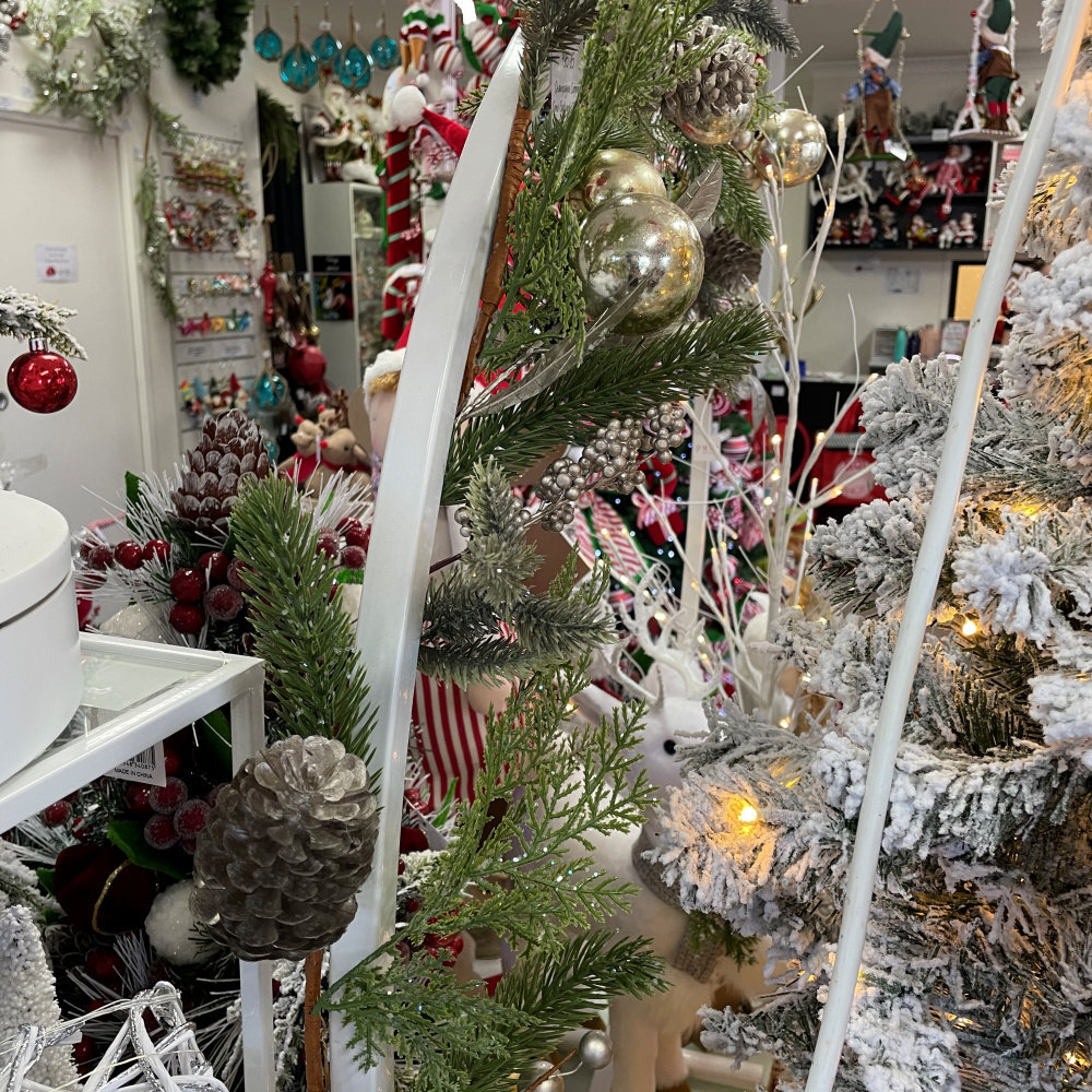 White iron Garland Frame Round 100cm | Christmas Complete